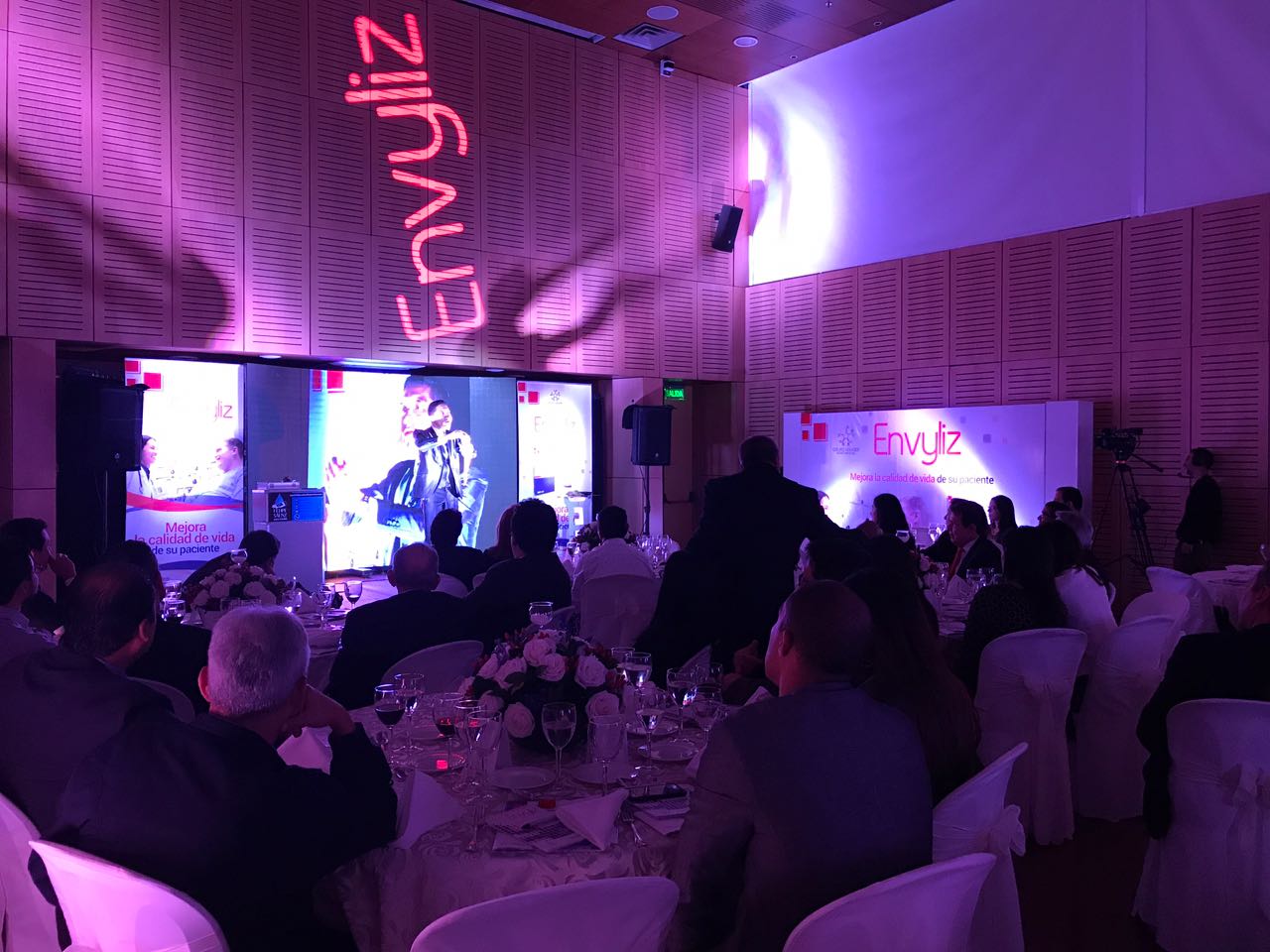 Felipe Sáenz - Show Espectáculos magia en Bogota - Precios - Mago